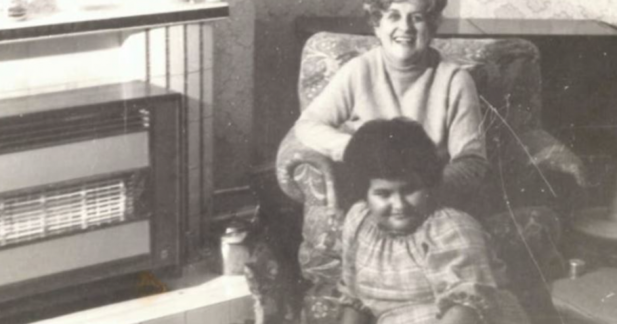 «Όταν ανακάλυψα ότι η μητέρα μου ήταν εργάτρια του σεξ» - H ιστορία της συγγραφέως Massey | Alfavita